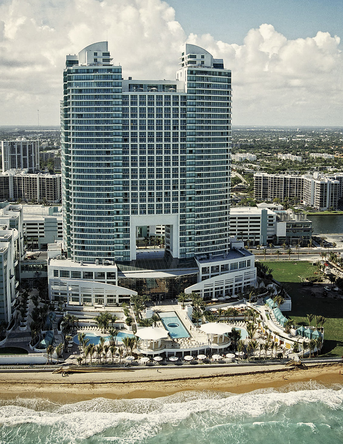 A design throwback of the Diplomat Beach Resort and Convention Center ...